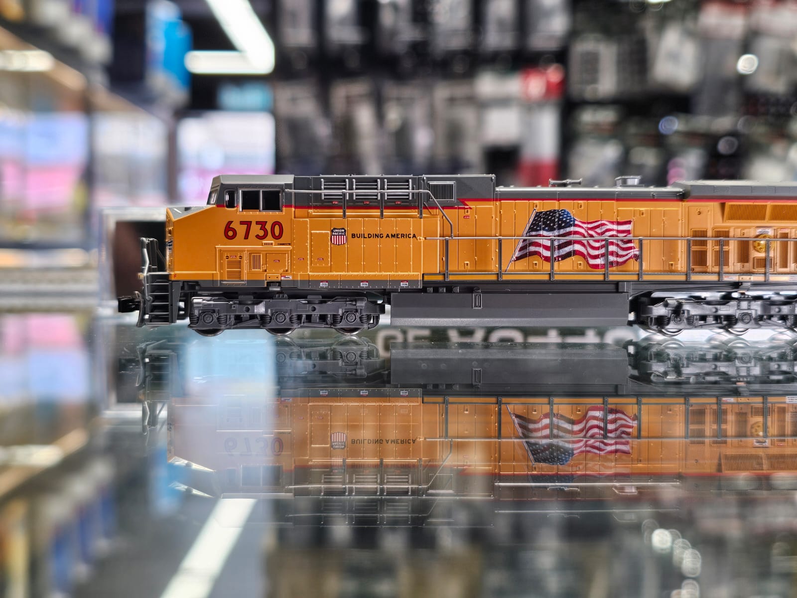 KATO USA 176-7040 GE AC4400CW UP #6730 - Khaho Store 咔好鐵道模型店