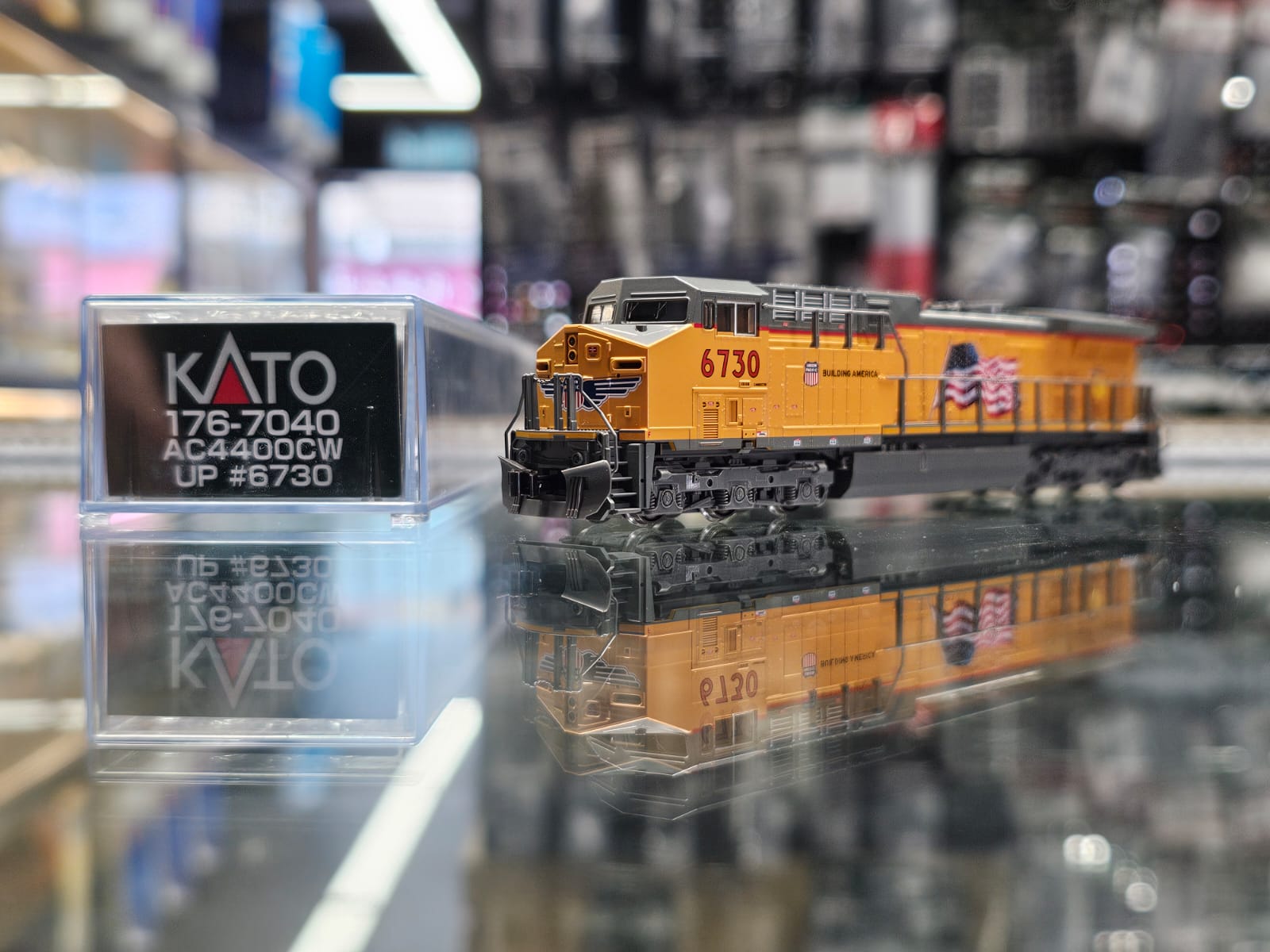 KATO USA 176-7040 GE AC4400CW UP #6730 - Khaho Store 咔好鐵道模型店