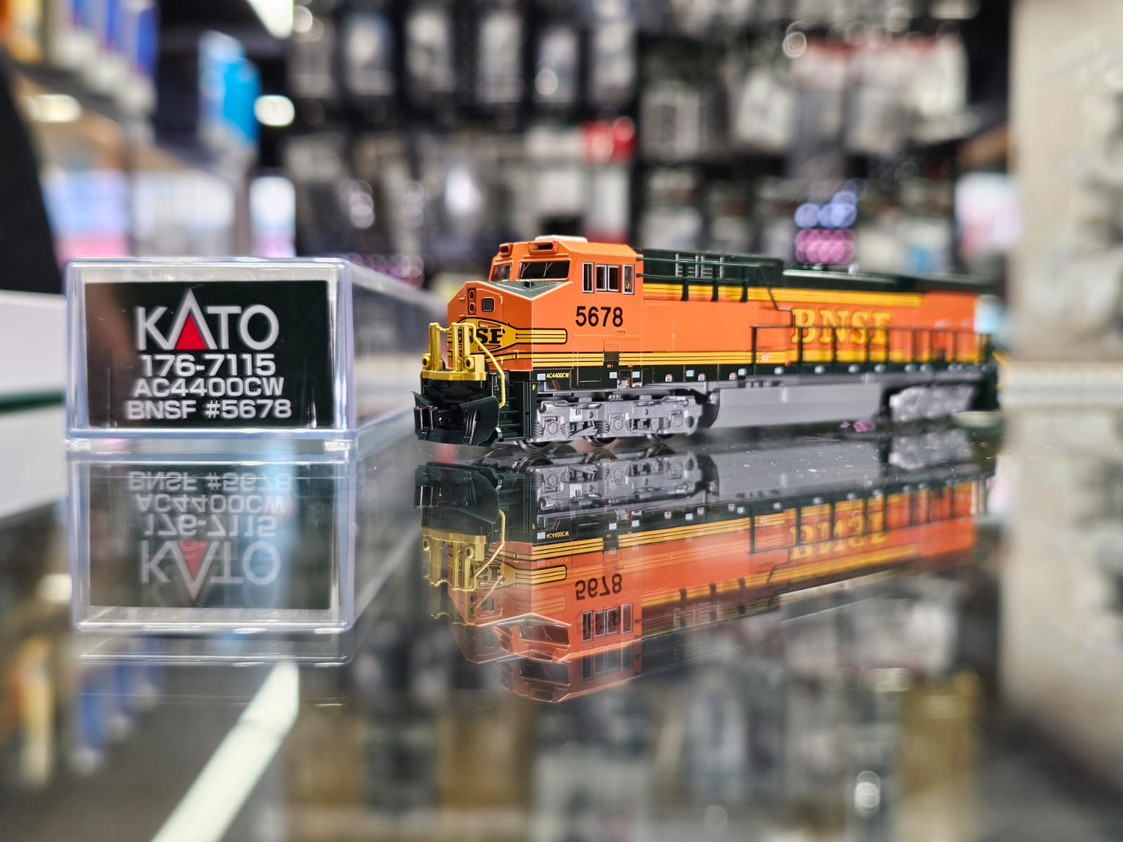 KATO USA 176-7115 GE AC4400CW BNSF #5678 - Khaho Store 咔好鐵道模型店
