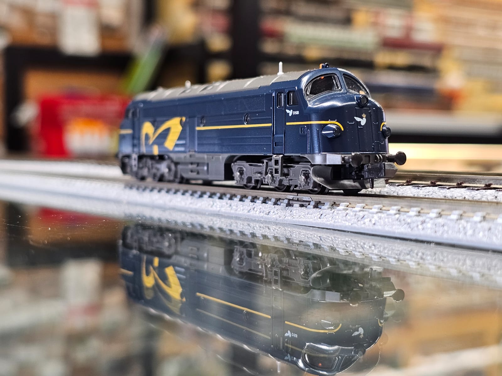 KATO K2895 Nohab Diesel Locomotive DSB 1135 - Khaho Store 咔好鐵道模型店