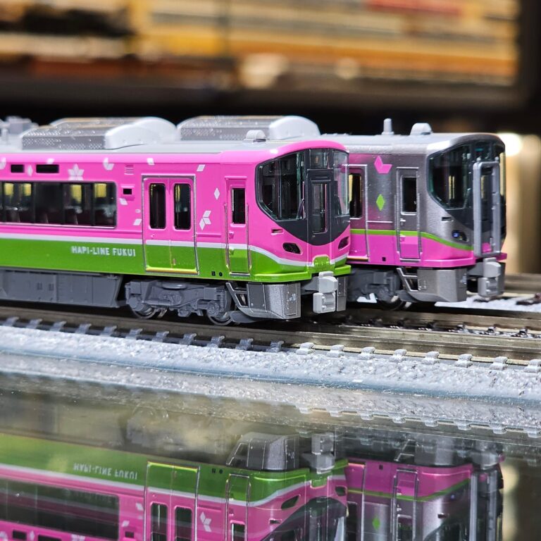 KATO 10-2014 ハピラインふくい521系(標準塗色+フルラッピング編成) 4両【特別企画品】 - Khaho Store 咔好鐵道模型店
