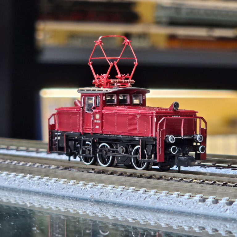 HOBBYTRAIN H3052 DRG Locomotive Type BR163 DB (Red) - Khaho Store 咔好鐵道模型店