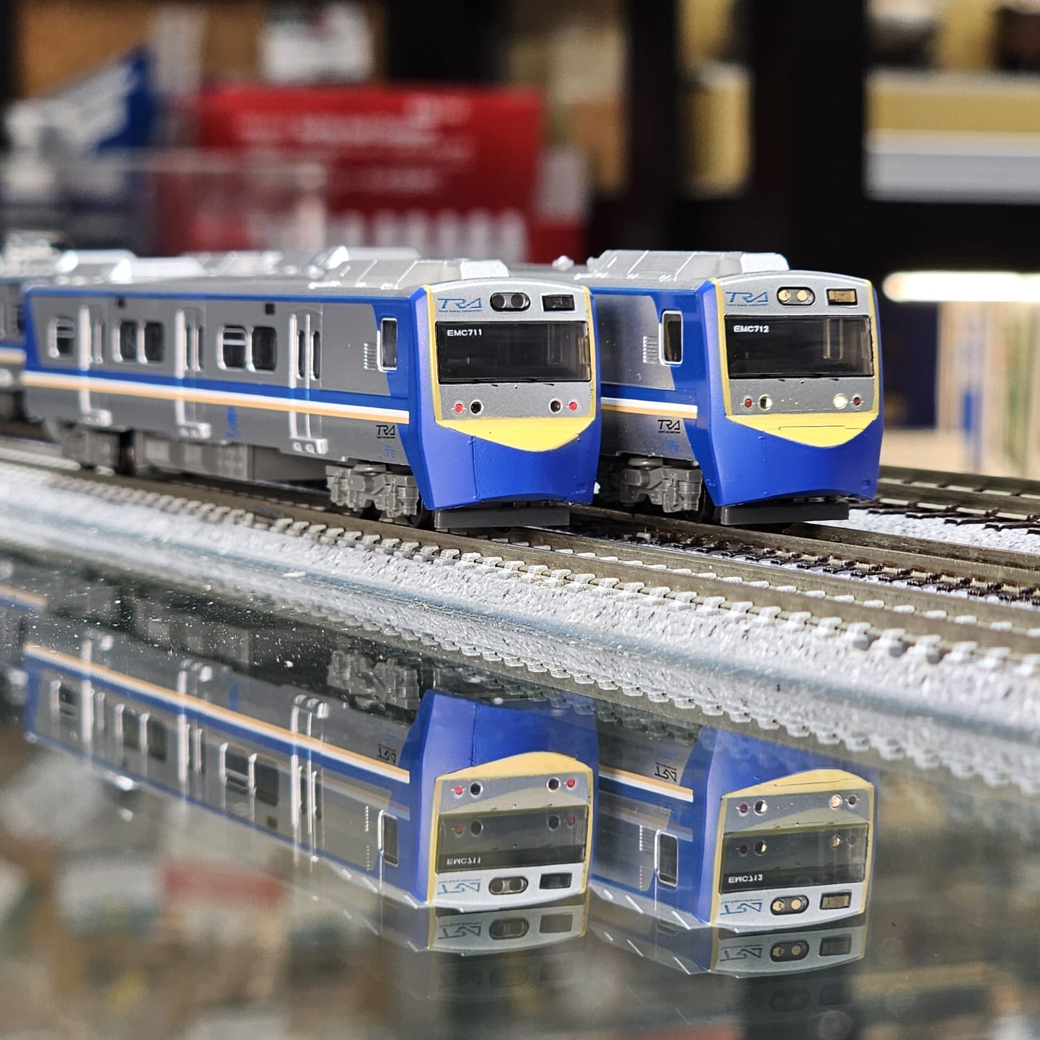 鐵支路 VM3010 台鐵EMU700型電聯車 阿福號8輛 - Khaho Store 咔好鐵道模型店