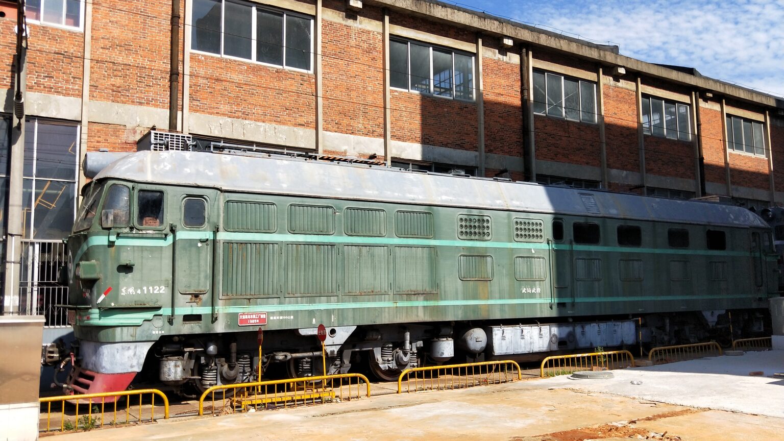 長鳴 HO 比例 DF4B 合金車殼 車門可開 - Khaho Store 咔好鐵道模型店