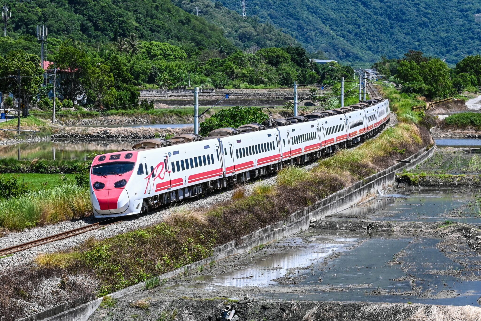 鐵支路 VM-3070 台鐵 TEMU2000 普悠瑪號8輛 - Khaho Store 咔好鐵道模型店